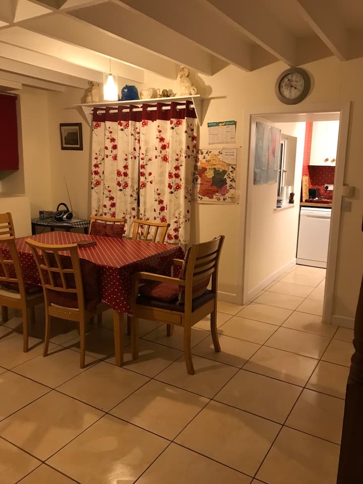 Country Farmhouse Near Airport - Mayo