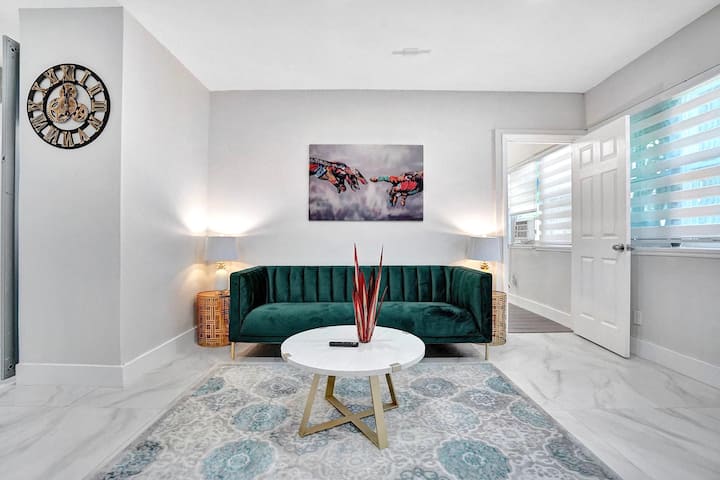 Spacious 2 Bedrooms 1 Bath Apt. | Pool | Kitchen - North Miami