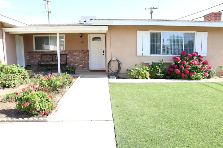 New! Spacious Family Modern Home - Bakersfield, CA