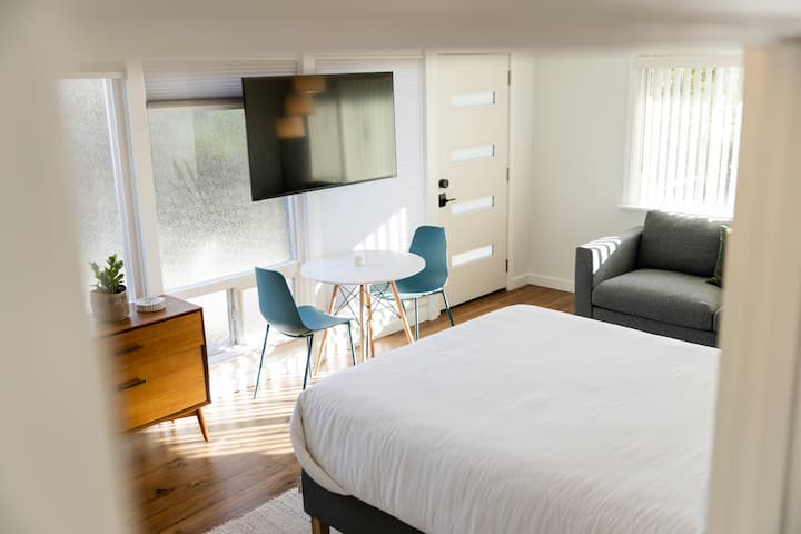 Modern Studio On Westside Of Redding - Shasta, CA