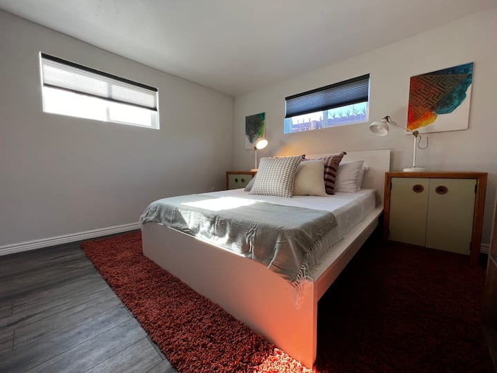 Updated 2 Bedroom Private Home In Denver! - Denver