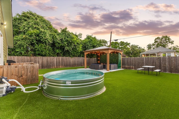 Emerald Oasis - Luxury Retreat With Private Pool - Dallas, TX