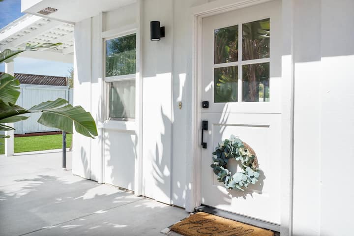 2 Min Walk To Ventura Beach-townhome W Fenced Yard - Ventura, CA