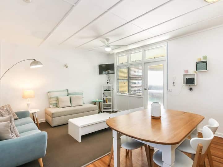 1bdr Funky Beach Pad Steps To The Beach - Tweed Heads