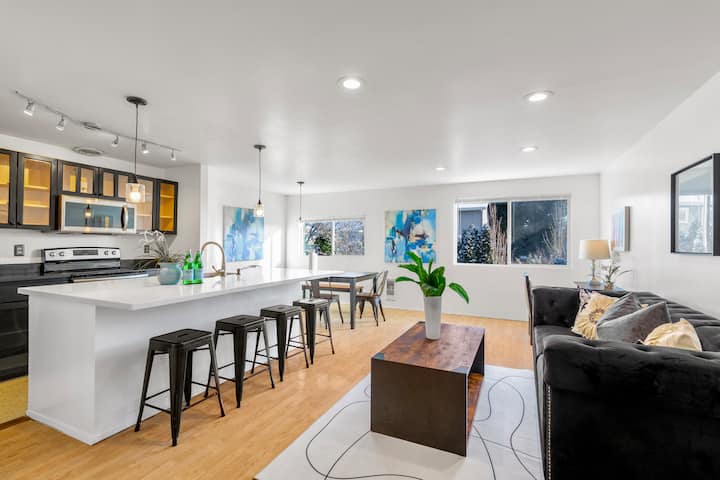 5 Beds Spacious House_walk To Seattle Univerisity - Seattle, WA