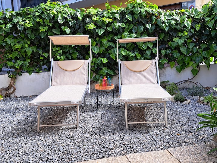 Miss Virginia's Blue Cottage&garden - Imperia