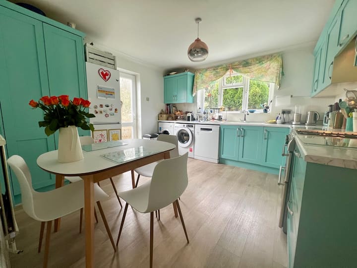 Stunning Family Home Close To The Beach And Forest - Hastings