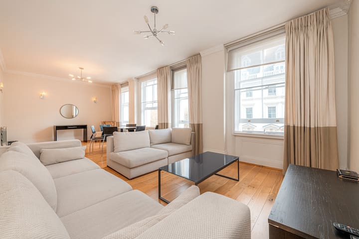 London Gardens Two Bedroom Flat - London, UK