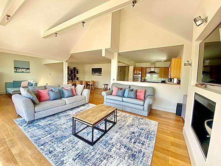 40 The Landings - Spacious 4 Bedroom Lakeside Home - South Cerney