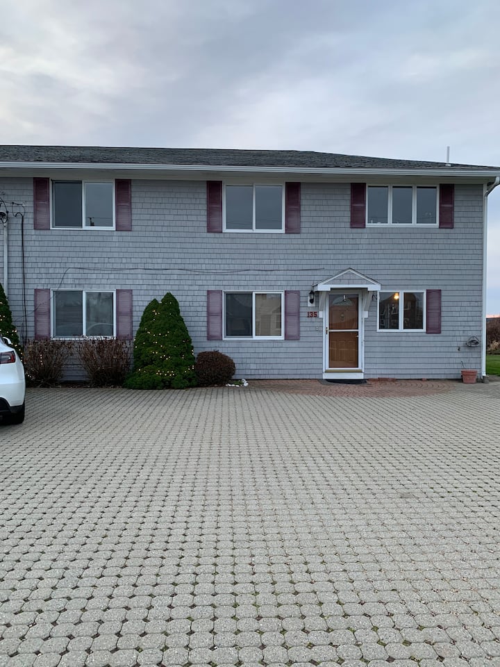 The Sanctuary: Walk To Wheeler Beach Condo - Narragansett, RI