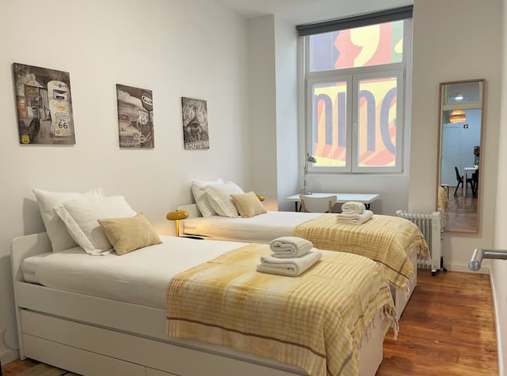 Sj2d+e Coração Da Baixa, A/c Espaçoso 2apts 5br2ba - Almada