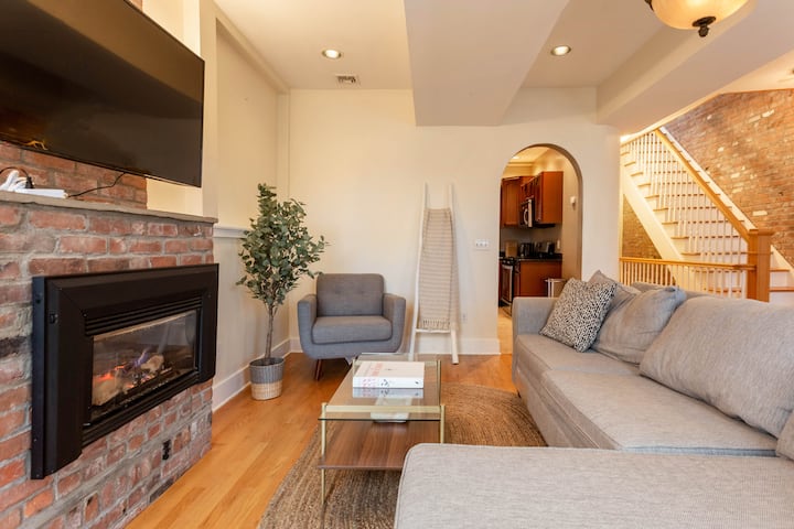 The Brick: Rooftop Deck Home. Walk To Yale! - New Haven, CT