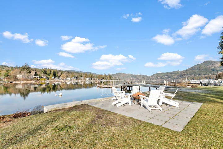 Lake Samish Waterfront Home - Larrabee State Park, Bellingham