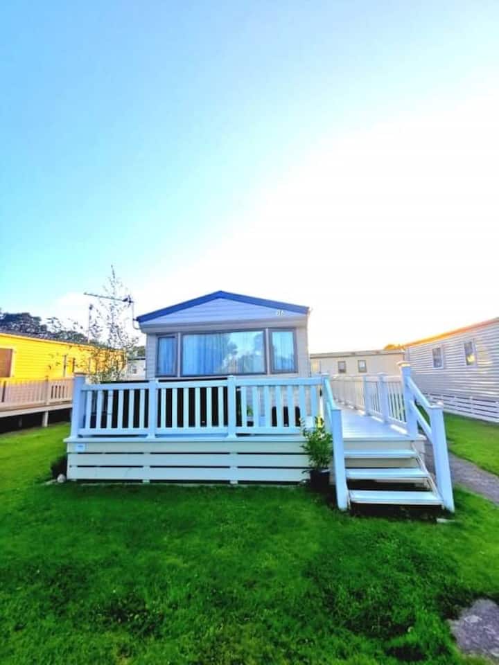 Swallow's Nest Caravan Holiday Home - New Milton