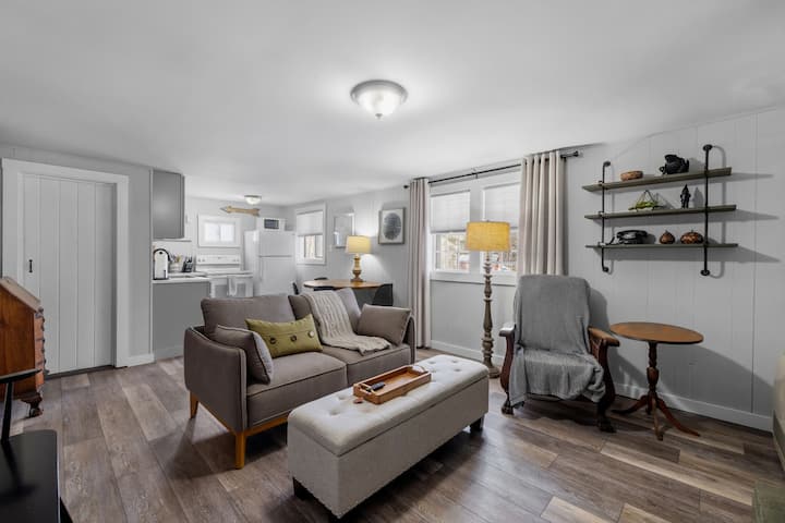 Current Cottage: Waterside 1 Bed 1 Ba Private Pond - Bradford, NH