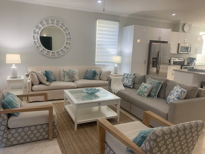 5-star 3br Villa Gated, *Free Resort Beach Access - Nassau