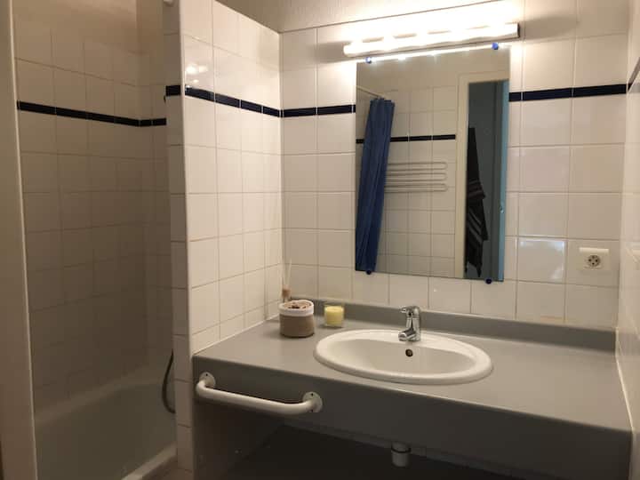 Maison Avec Chambre, Salle D'eau Cuisine Et Séjour - Lanton