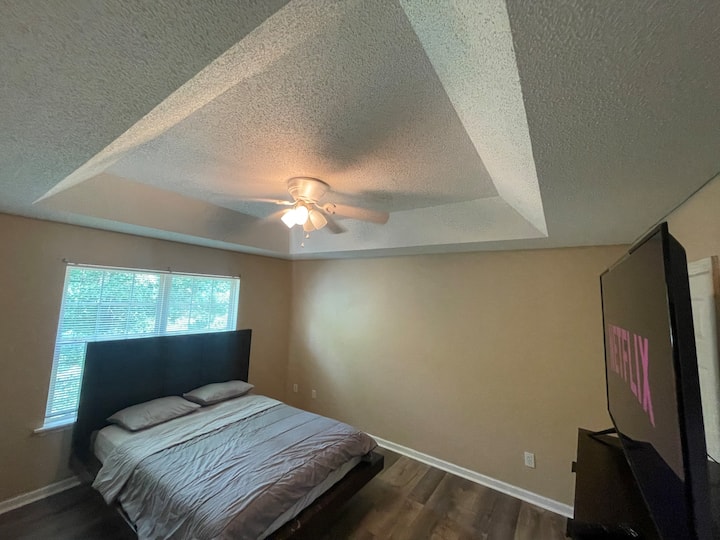 Private Comfy Room- Private Bathroom - Douglasville, GA