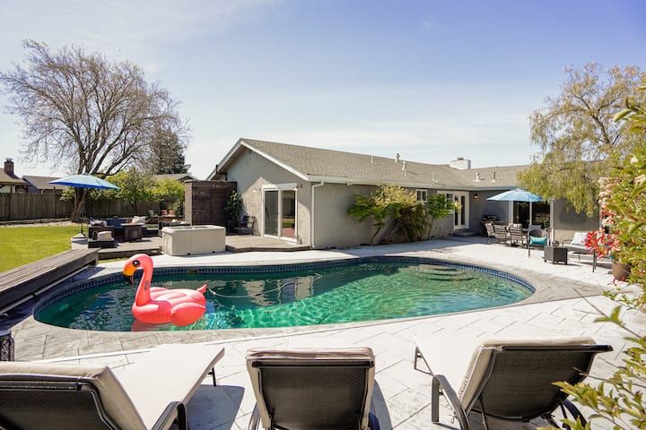 Resort Stay | Spa, Fire, Pool+outdoor Shower - Petaluma, CA