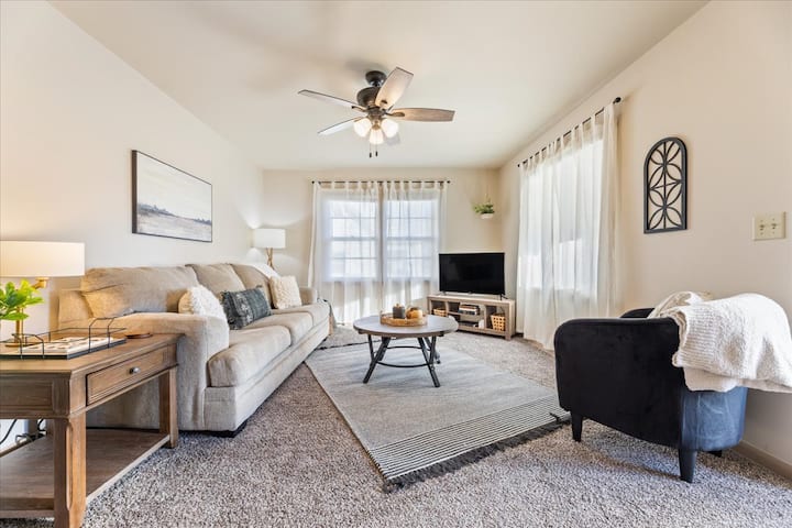 Cozy Quiet Cottage - Council Bluffs, IA