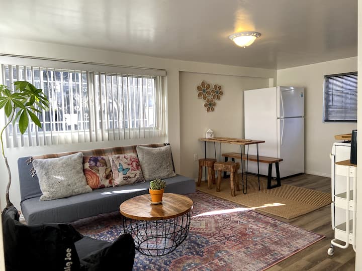 Private Guesthouse In Los Angeles! (Mid-city) - University Park - Los Angeles