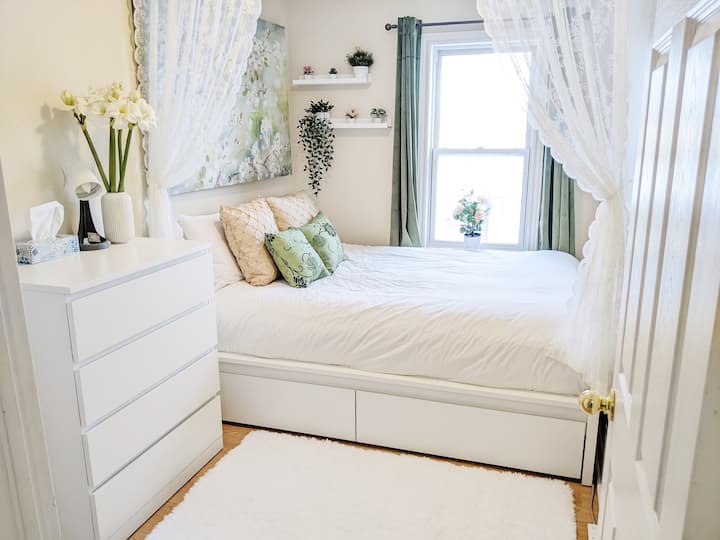 1-bedroom + Den, Sleeps 4 - Ottawa