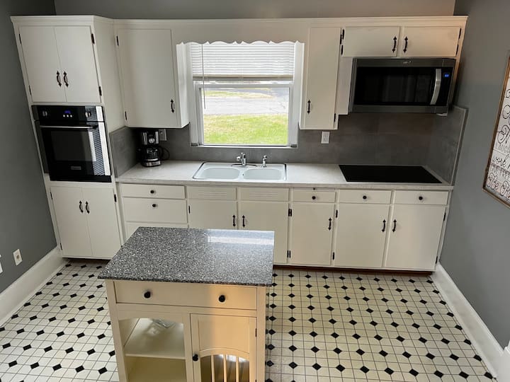 Colonial Cozy In Roanoke -A - Roanoke