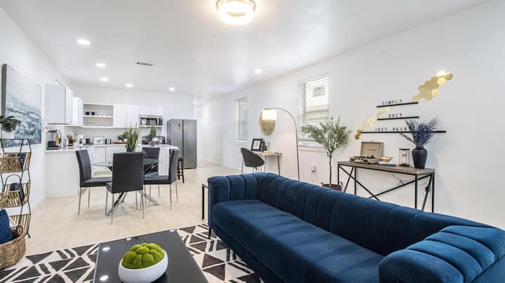 Luxury Blue Loft Downtown Nola - New Orleans, LA
