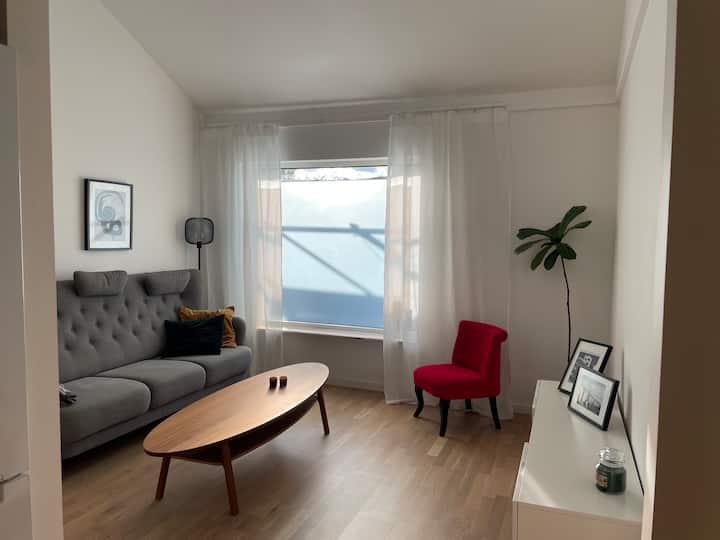 Egen Lägenhet I Del Av Villa Nära Golfbana Och Bad - Örebro