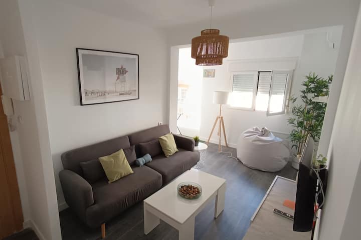 Estupendo Piso Renovado A 30 Metros De La Playa - Almería