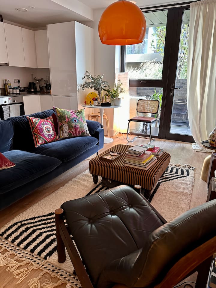 Vibrant East London Flat - London