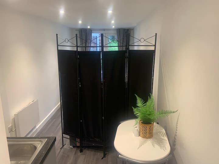 Tiny Studio Near Bristol Centre. No Cleaning Fee - Bristol