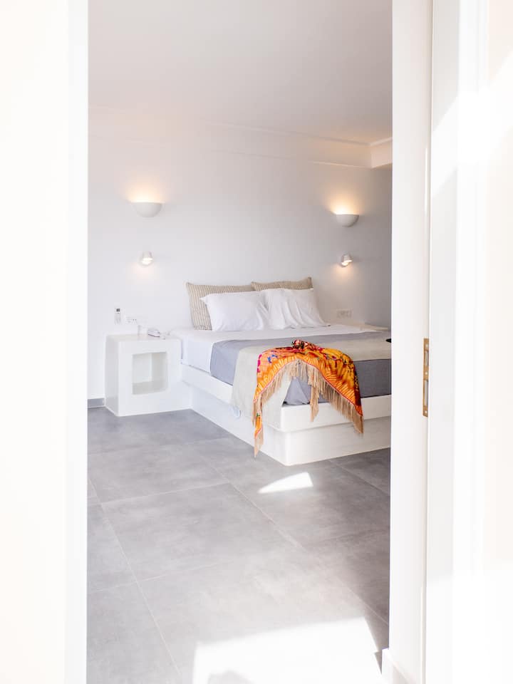 Blackrock Traditional Deluxe Villa With Jacuzzi - Santorini