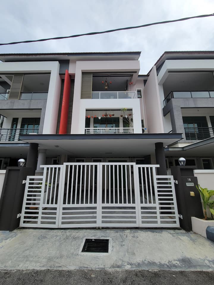 Zen18 Town House At City Center! - マラッカ