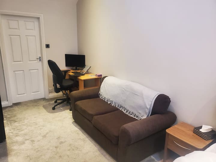 Large King Size Ensuite - 브리스톨