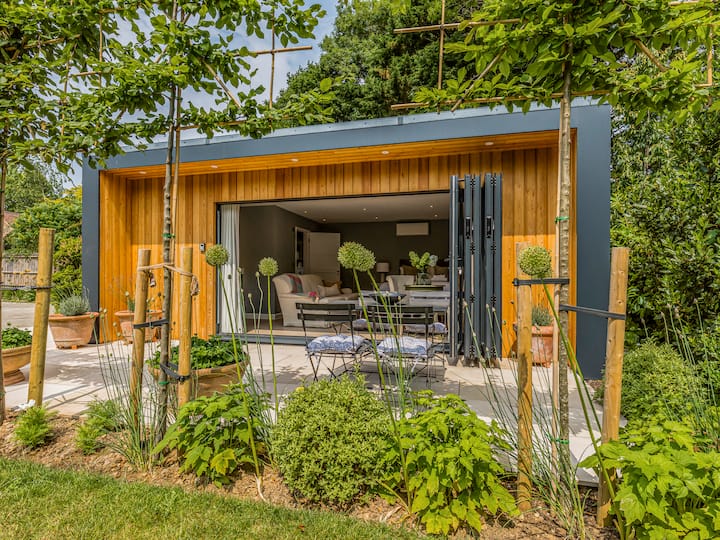 Charming Bosham Garden Lodge | Pass The Keys - Chichester
