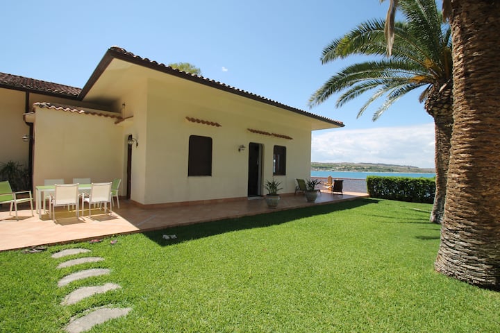 Villa Right By The Sea - Augusta