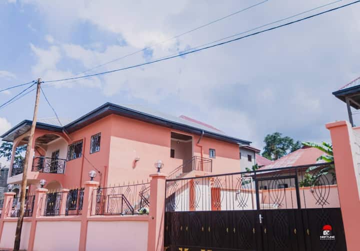 5 Bedroom Guest House For Rent - Yaounde