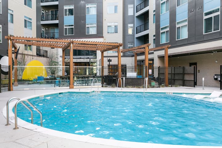 Lavish & Relaxing 2 Bed/2 Bath Penthouse - Fairfax, VA