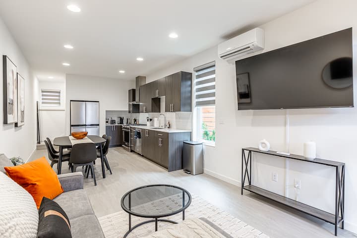 Designer Home Near Light Rail (2 Br / 2 Ba) - 西雅圖, WA