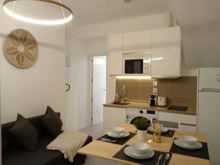 Exterior Con Parking En El Barrio De Salamanca - Madrid
