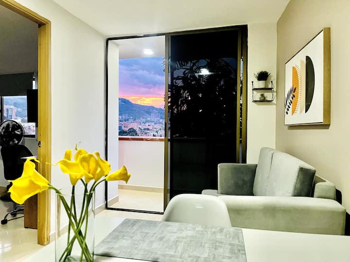 Estudio Con Estilo Y Vista En Zona Viva - Envigado