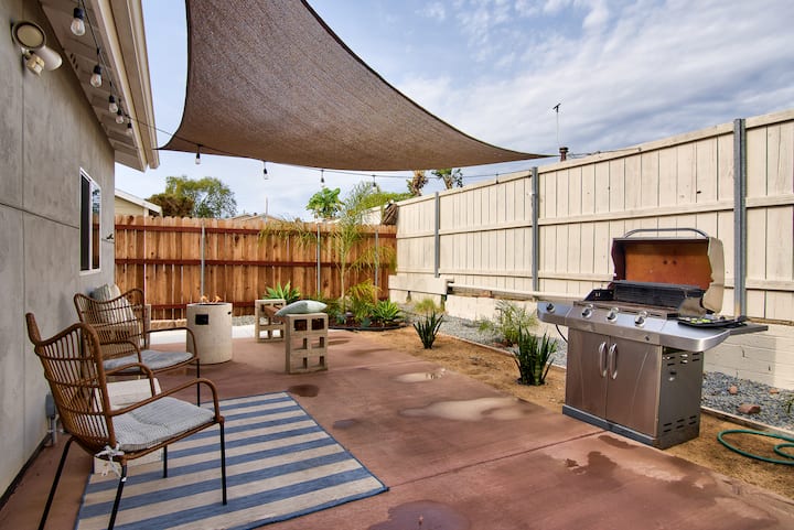 Serene Families Gather: King Beds, Patio, Sleep 18 - La Mesa, CA