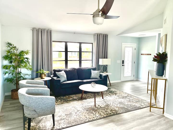 Sunshine Stay Bungalow - Family Friendly Pool Home - Englewood, FL