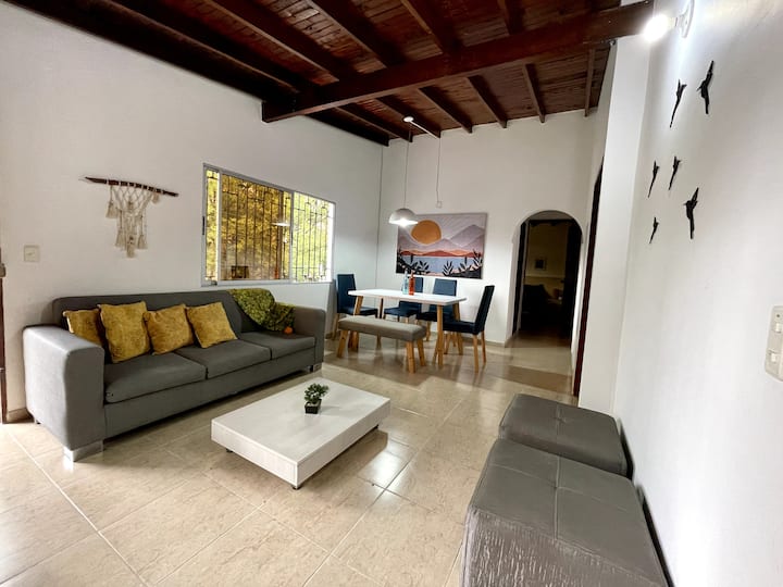 Spacious 2br Near Unicentro, 300mbwi-fi, Modernapt - Medellín