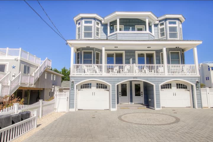 Ocean Block! 3 Houses From Beach! - Beach Haven, NJ