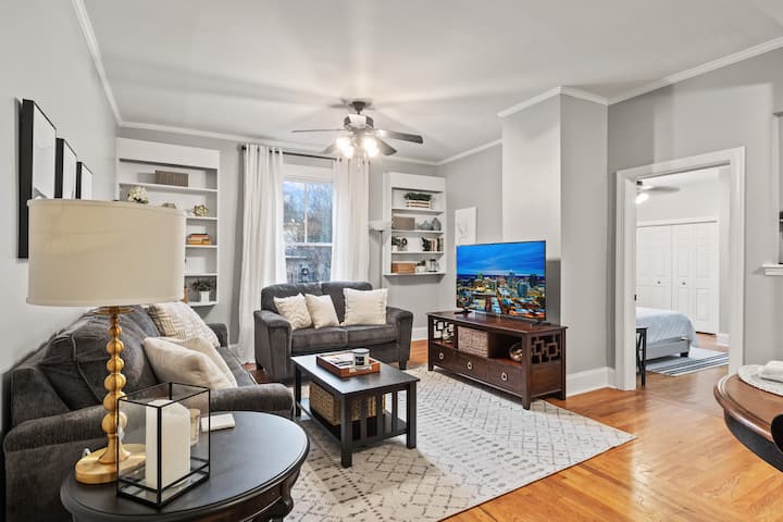 Updated Historic 2br • Walk To Glenwood South - Raleigh, NC