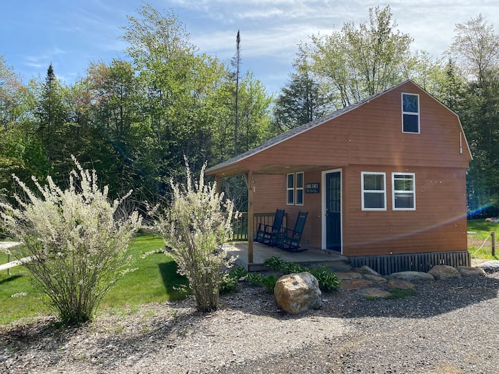 Cozy Southern Me Country Cabin - Sanford, ME