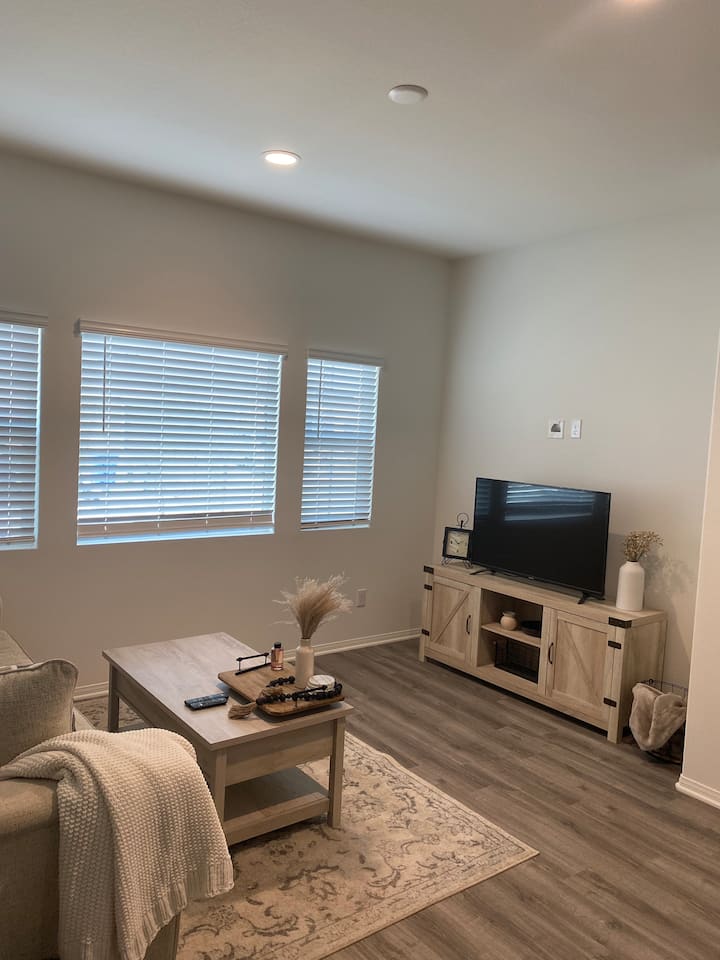 Private Entry, Attached Guest Suite :Washer/dryer - Coachella, CA