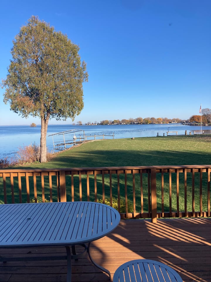 Cozy Lake House - Oshkosh, WI